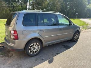 Grey Volkswagen Touran 2007 in Daugavpils, with an engine capacity of 2.00 L and mileage of 426 thousand km for 450 €, photo 13 on AUTOMOTO.COM.LV