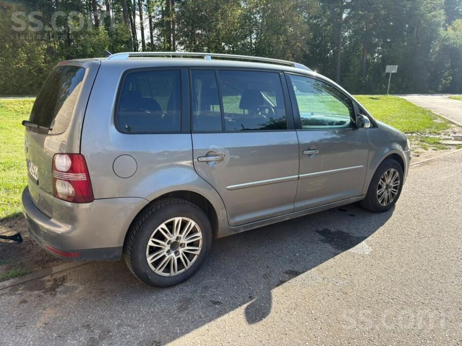 Grey Volkswagen Touran 2007 in Daugavpils, with an engine capacity of 2.00 L and mileage of 426 thousand km for 450 €, photo 13 on AUTOMOTO.COM.LV