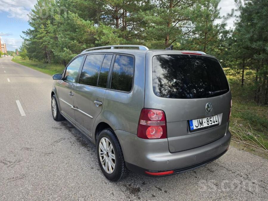 Серый Фольксваген Туран 2007 в Даугавпилс, объемом двигателя 1.90 л и пробегом 426 тыс. км за 950 €, фото 5 на AUTOMOTO.COM.LV