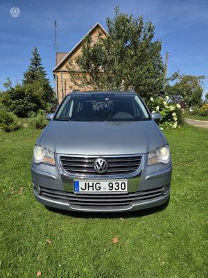 Grey Volkswagen Touran 2007 in Vilnius, with an engine capacity of 1.90 L and mileage of 380 thousand km for 3000 €, photo  on AUTOMOTO.COM.LV