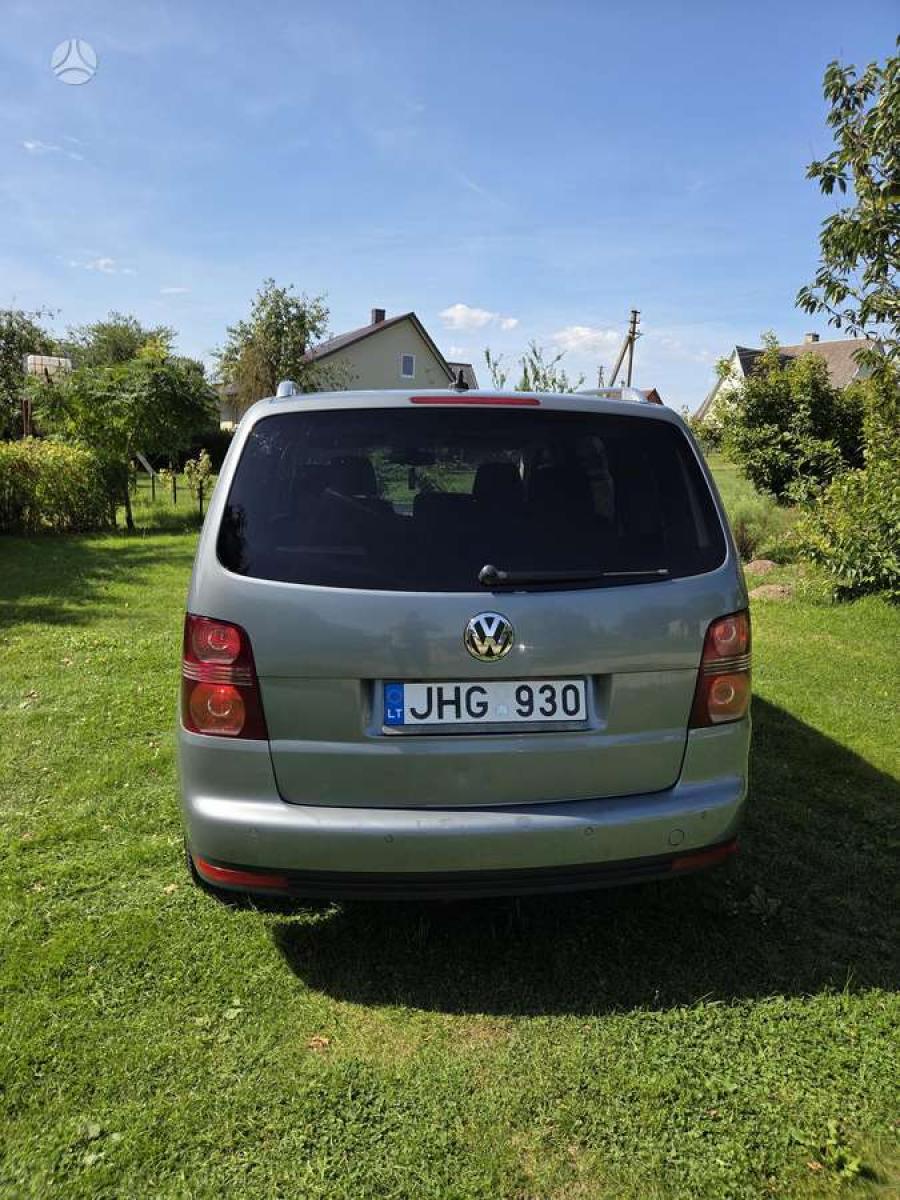 Grey Volkswagen Touran 2007 in Vilnius, with an engine capacity of 1.90 L and mileage of 380 thousand km for 3000 €, photo 3 on AUTOMOTO.COM.LV