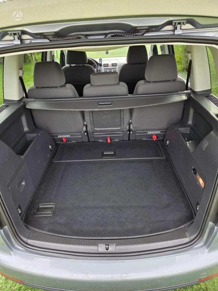 Grey Volkswagen Touran 2007 in Vilnius, with an engine capacity of 1.90 L and mileage of 380 thousand km for 3000 €, photo 7 on AUTOMOTO.COM.LV