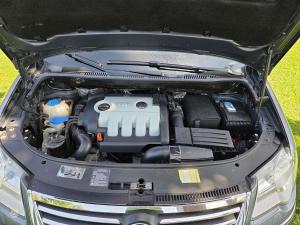 Grey Volkswagen Touran 2007 in Vilnius, with an engine capacity of 1.90 L and mileage of 380 thousand km for 3000 €, photo 9 on AUTOMOTO.COM.LV