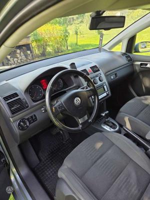 Grey Volkswagen Touran 2007 in Vilnius, with an engine capacity of 1.90 L and mileage of 380 thousand km for 3000 €, photo 10 on AUTOMOTO.COM.LV