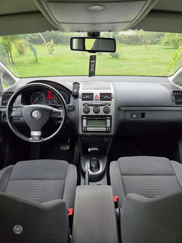 Volkswagen Touran 2007 in Vilnius on AUTOMOTO.COM.LV Grey Volkswagen Touran 2007 in Vilnius, with an engine capacity of 1.90 L and mileage of 380 thousand km for 3000 €, photo 11 on AUTOMOTO.COM.LV