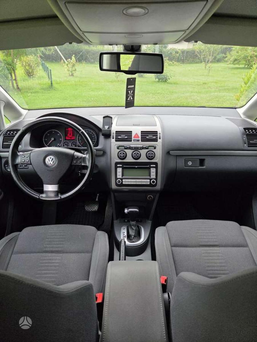 Grey Volkswagen Touran 2007 in Vilnius, with an engine capacity of 1.90 L and mileage of 380 thousand km for 3000 €, photo 11 on AUTOMOTO.COM.LV