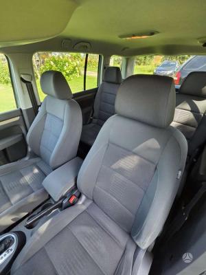 Grey Volkswagen Touran 2007 in Vilnius, with an engine capacity of 1.90 L and mileage of 380 thousand km for 3000 €, photo 13 on AUTOMOTO.COM.LV