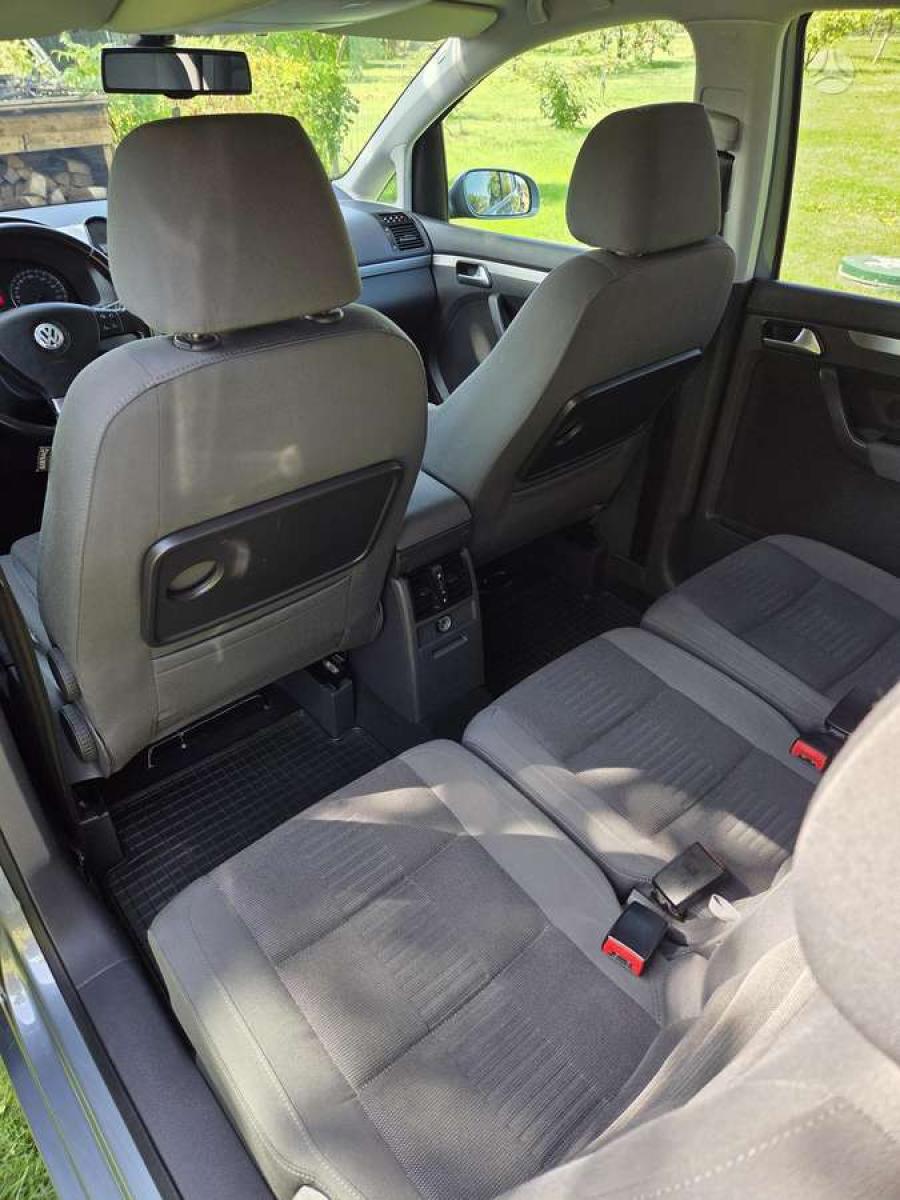 Grey Volkswagen Touran 2007 in Vilnius, with an engine capacity of 1.90 L and mileage of 380 thousand km for 3000 €, photo 14 on AUTOMOTO.COM.LV