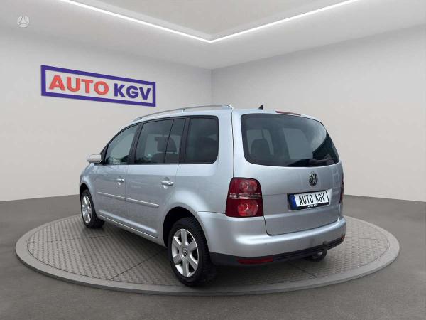 Grey Volkswagen Touran 2007 in Kaunas, with an engine capacity of 2.00 L and mileage of 265 thousand km for 4499 €, photo 4 on AUTOMOTO.COM.LV