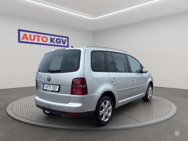 Grey Volkswagen Touran 2007 in Kaunas, with an engine capacity of 2.00 L and mileage of 265 thousand km for 4499 €, photo 6 on AUTOMOTO.COM.LV