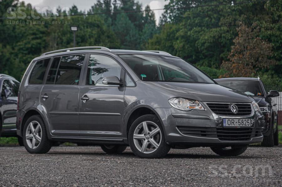 Pelēks Volkswagen Touran 2007 Rīga, ar dzinēja tilpumu 1.40 L un nobraukumu 137 tūkst. km par 4990 €, foto 3 vietnē AUTOMOTO.COM.LV