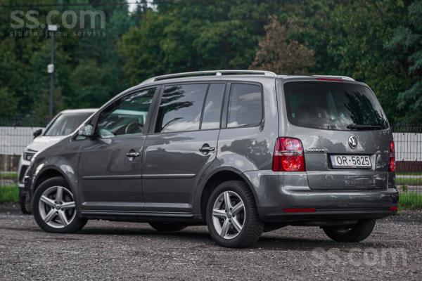Grey Volkswagen Touran 2007 in Riga, with an engine capacity of 1.40 L and mileage of 137 thousand km for 4990 €, photo 4 on AUTOMOTO.COM.LV