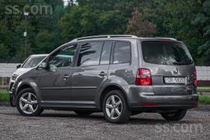 Pelēks Volkswagen Touran 2007 Rīga, ar dzinēja tilpumu 1.40 L un nobraukumu 137 tūkst. km par 4990 €, foto 4 vietnē AUTOMOTO.COM.LV