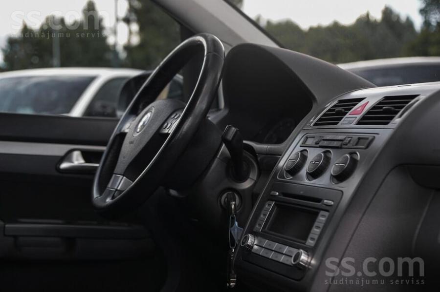 Pelēks Volkswagen Touran 2007 Rīga, ar dzinēja tilpumu 1.40 L un nobraukumu 137 tūkst. km par 4990 €, foto 7 vietnē AUTOMOTO.COM.LV
