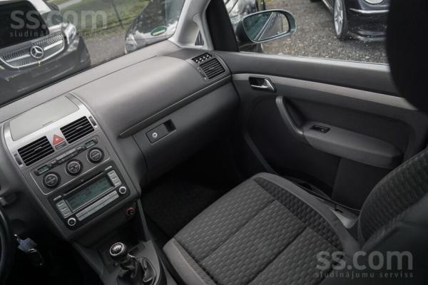 Grey Volkswagen Touran 2007 in Riga, with an engine capacity of 1.40 L and mileage of 137 thousand km for 4990 €, photo 10 on AUTOMOTO.COM.LV