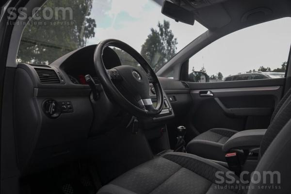 Grey Volkswagen Touran 2007 in Riga, with an engine capacity of 1.40 L and mileage of 137 thousand km for 4990 €, photo 11 on AUTOMOTO.COM.LV