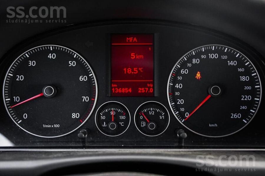 Pelēks Volkswagen Touran 2007 Rīga, ar dzinēja tilpumu 1.40 L un nobraukumu 137 tūkst. km par 4990 €, foto 12 vietnē AUTOMOTO.COM.LV