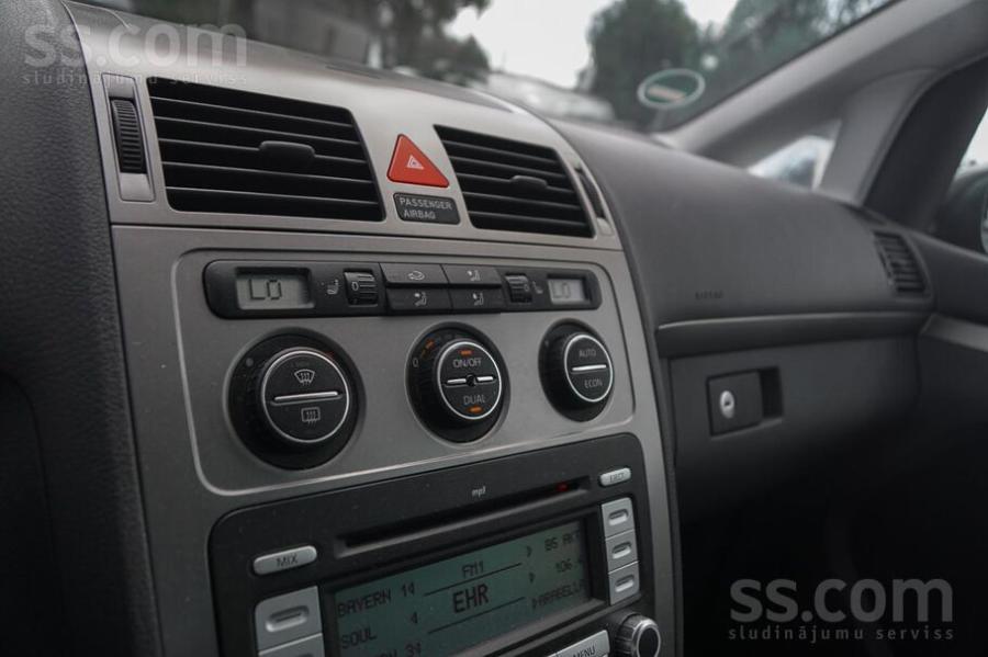 Pelēks Volkswagen Touran 2007 Rīga, ar dzinēja tilpumu 1.40 L un nobraukumu 137 tūkst. km par 4990 €, foto 14 vietnē AUTOMOTO.COM.LV
