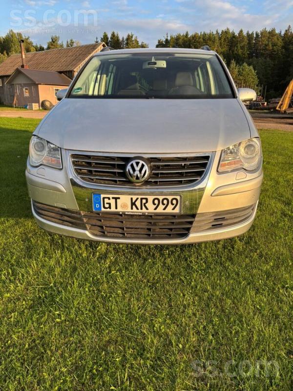 Pelēks Volkswagen Touran 2007 Alūksne, ar dzinēja tilpumu 1.90 L un nobraukumu 301 tūkst. km par 3400 €, foto 1 vietnē AUTOMOTO.COM.LV