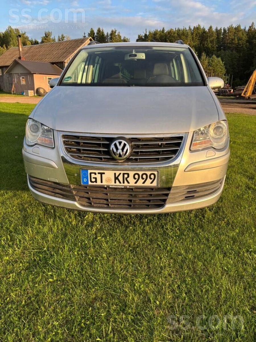 Pelēks Volkswagen Touran 2007 Alūksne, ar dzinēja tilpumu 1.90 L un nobraukumu 301 tūkst. km par 3400 €, foto 1 vietnē AUTOMOTO.COM.LV