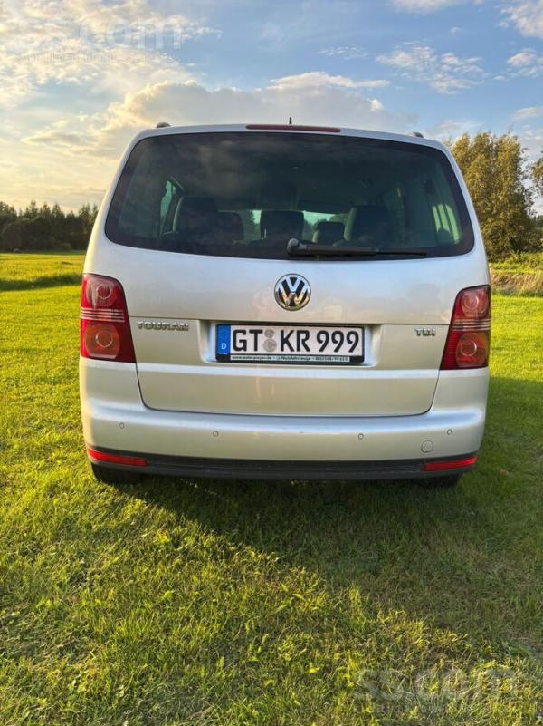 Pelēks Volkswagen Touran 2007 Alūksne, ar dzinēja tilpumu 1.90 L un nobraukumu 301 tūkst. km par 3400 €, foto 4 vietnē AUTOMOTO.COM.LV
