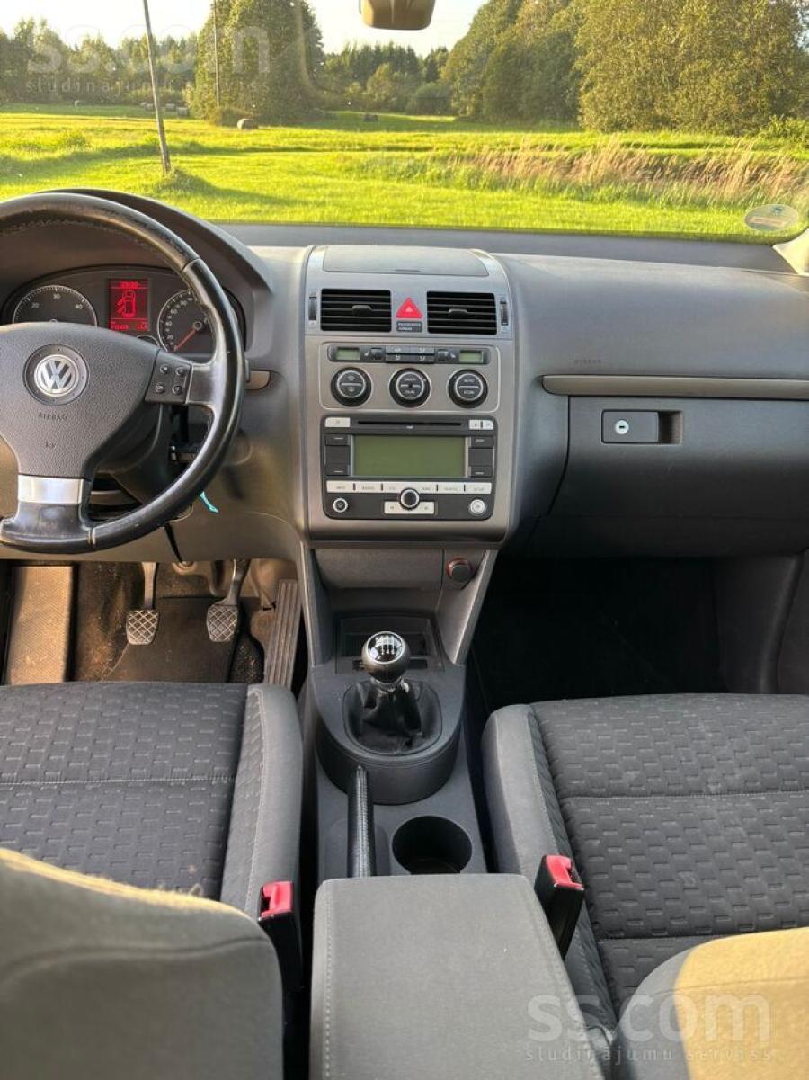Pelēks Volkswagen Touran 2007 Alūksne, ar dzinēja tilpumu 1.90 L un nobraukumu 301 tūkst. km par 3400 €, foto 6 vietnē AUTOMOTO.COM.LV