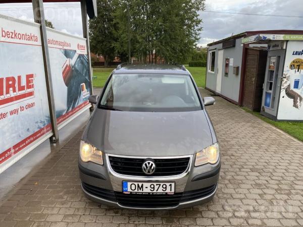 Pelēks Volkswagen Touran 2007 Balvi, ar dzinēja tilpumu 1.90 L un nobraukumu 340 tūkst. km par 2450 €, foto 8 vietnē AUTOMOTO.COM.LV