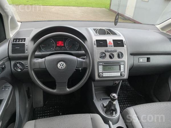 Pelēks Volkswagen Touran 2007 Balvi, ar dzinēja tilpumu 1.90 L un nobraukumu 340 tūkst. km par 2450 €, foto 10 vietnē AUTOMOTO.COM.LV