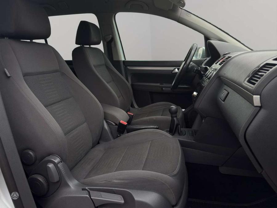Grey Volkswagen Touran 2007 in Kaunas, with an engine capacity of 2.00 L and mileage of 265 thousand km for 3500 €, photo 9 on AUTOMOTO.COM.LV