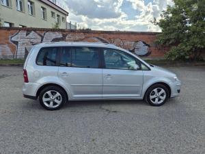 Pelēks Volkswagen Touran 2007 Šauļi, ar dzinēja tilpumu 1.90 L un nobraukumu 280 tūkst. km par 3700 €, foto 7 vietnē AUTOMOTO.COM.LV