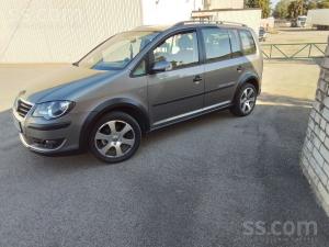 Grey Volkswagen Touran 2007 in Riga, with an engine capacity of 1.90 L and mileage of 220 thousand km for 4750 €, photo 3 on AUTOMOTO.COM.LV