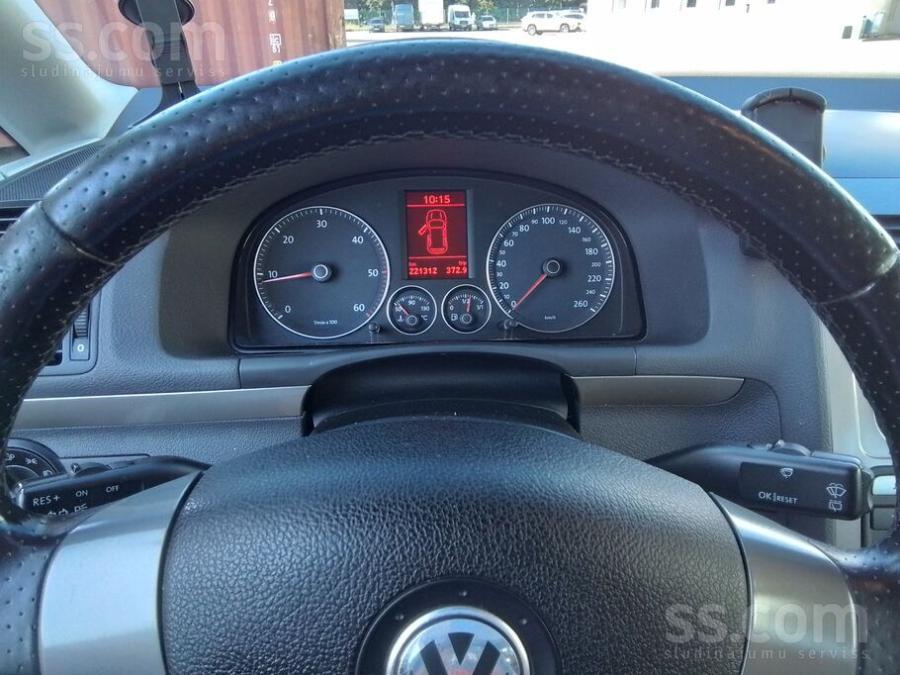 Grey Volkswagen Touran 2007 in Riga, with an engine capacity of 1.90 L and mileage of 220 thousand km for 4750 €, photo 7 on AUTOMOTO.COM.LV