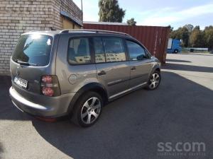 Grey Volkswagen Touran 2007 in Riga, with an engine capacity of 1.90 L and mileage of 220 thousand km for 4750 €, photo 11 on AUTOMOTO.COM.LV