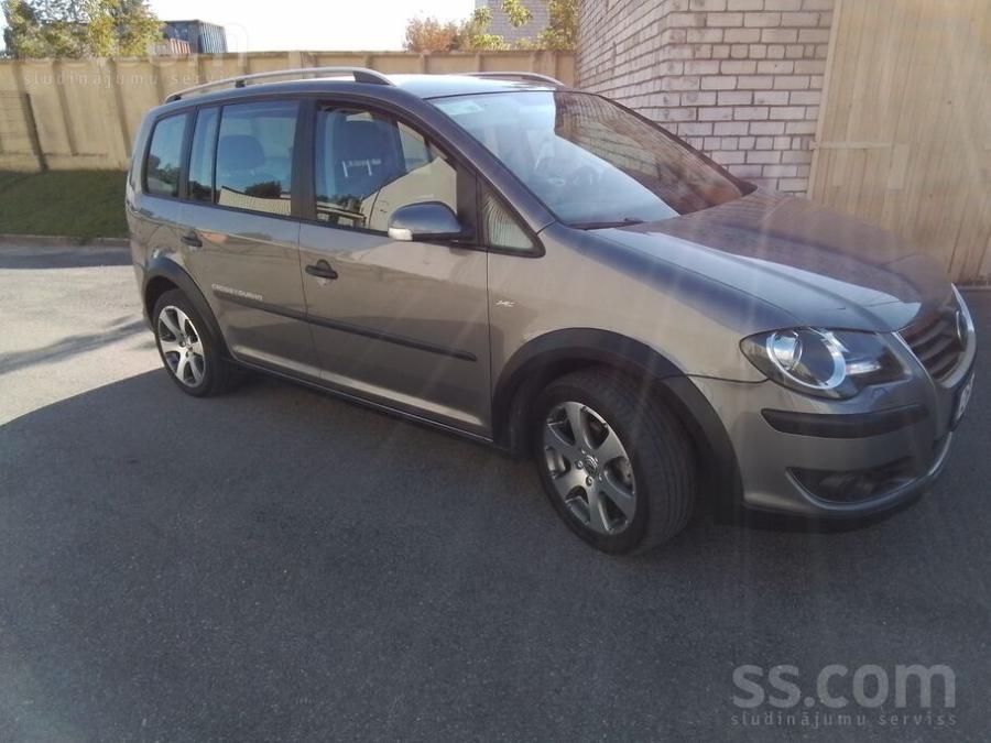 Grey Volkswagen Touran 2007 in Riga, with an engine capacity of 1.90 L and mileage of 220 thousand km for 4750 €, photo 12 on AUTOMOTO.COM.LV