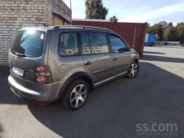 Pelēks Volkswagen Touran 2007 Rīga, ar dzinēja tilpumu 1.90 L un nobraukumu 220 tūkst. km par 4750 €, foto 11 vietnē AUTOMOTO.COM.LV