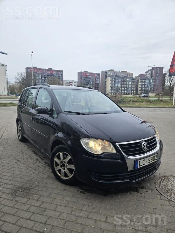 Pelēks Volkswagen Touran 2007 Rīga, ar dzinēja tilpumu 1.90 L un nobraukumu 350 tūkst. km par 699 €, foto 1 vietnē AUTOMOTO.COM.LV