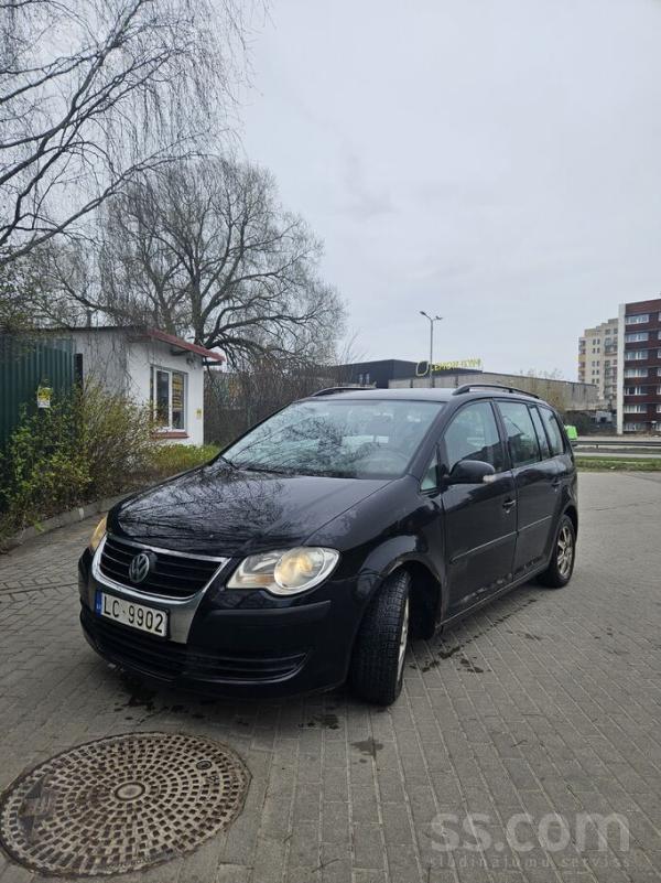 Pelēks Volkswagen Touran 2007 Rīga, ar dzinēja tilpumu 1.90 L un nobraukumu 350 tūkst. km par 699 €, foto 3 vietnē AUTOMOTO.COM.LV