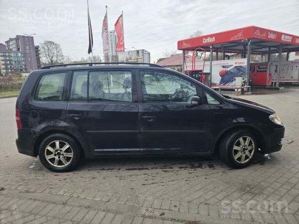 Pelēks Volkswagen Touran 2007 Rīga, ar dzinēja tilpumu 1.90 L un nobraukumu 350 tūkst. km par 699 €, foto 5 vietnē AUTOMOTO.COM.LV