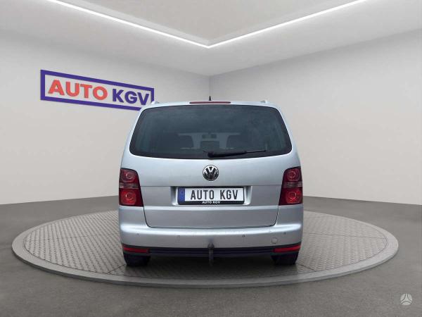 Pelēks Volkswagen Touran 2007 Kauņa, ar dzinēja tilpumu 2.00 L un nobraukumu 265 tūkst. km par 3500 €, foto 5 vietnē AUTOMOTO.COM.LV