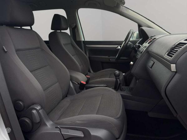 Pelēks Volkswagen Touran 2007 Kauņa, ar dzinēja tilpumu 2.00 L un nobraukumu 265 tūkst. km par 3500 €, foto 9 vietnē AUTOMOTO.COM.LV
