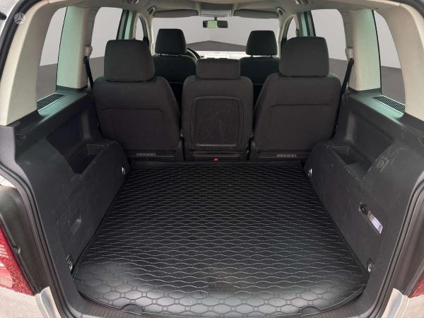 Pelēks Volkswagen Touran 2007 Kauņa, ar dzinēja tilpumu 2.00 L un nobraukumu 265 tūkst. km par 3500 €, foto 11 vietnē AUTOMOTO.COM.LV
