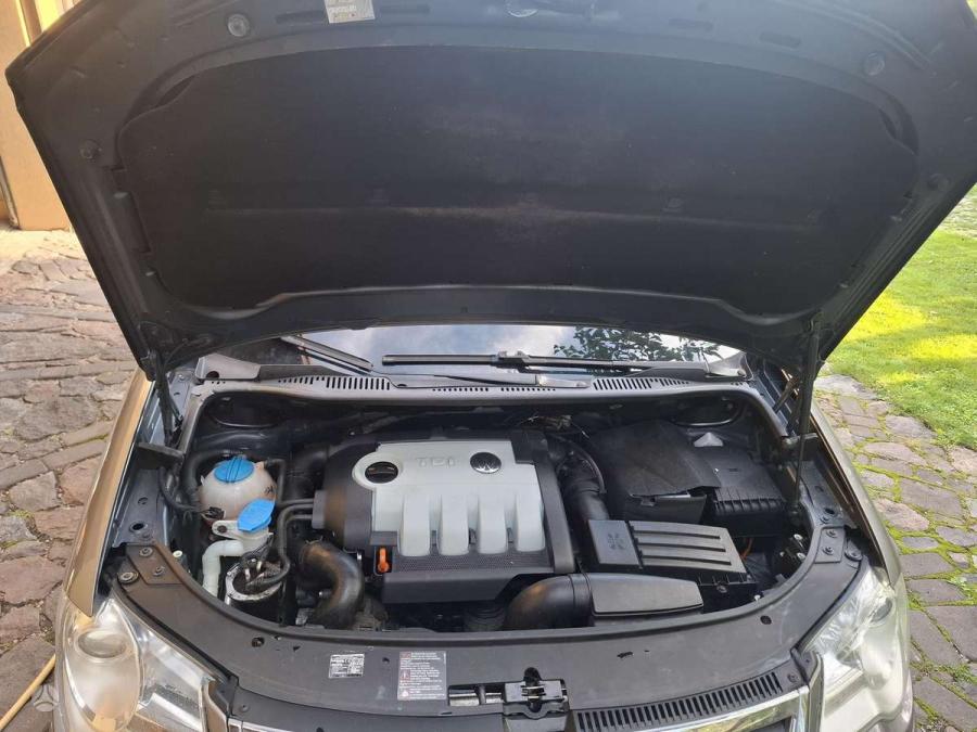 Grey Volkswagen Touran 2007 in Utena, with an engine capacity of 1.97 L and mileage of 215 thousand km for 2900 €, photo 4 on AUTOMOTO.COM.LV