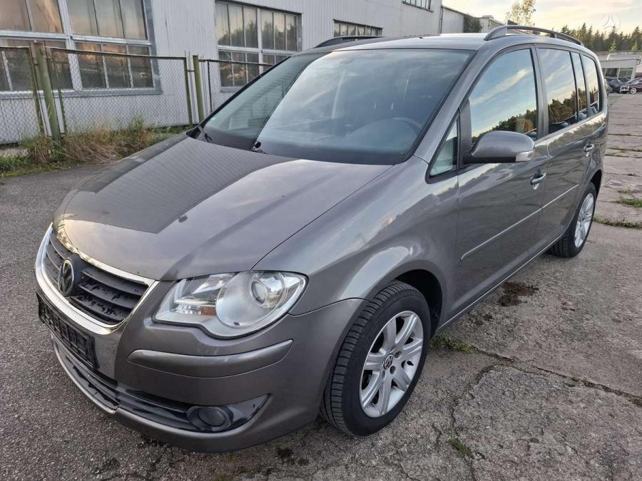 Grey Volkswagen Touran 2007 in Utena, with an engine capacity of 1.97 L and mileage of 215 thousand km for 2900 €, photo 5 on AUTOMOTO.COM.LV