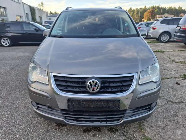Pelēks Volkswagen Touran 2007 Utena, ar dzinēja tilpumu 1.97 L un nobraukumu 215 tūkst. km par 2900 €, foto 6 vietnē AUTOMOTO.COM.LV