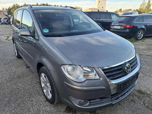 Pelēks Volkswagen Touran 2007 Utena, ar dzinēja tilpumu 1.97 L un nobraukumu 215 tūkst. km par 2900 €, foto 7 vietnē AUTOMOTO.COM.LV