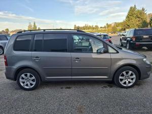 Grey Volkswagen Touran 2007 in Utena, with an engine capacity of 1.97 L and mileage of 215 thousand km for 2900 €, photo 8 on AUTOMOTO.COM.LV