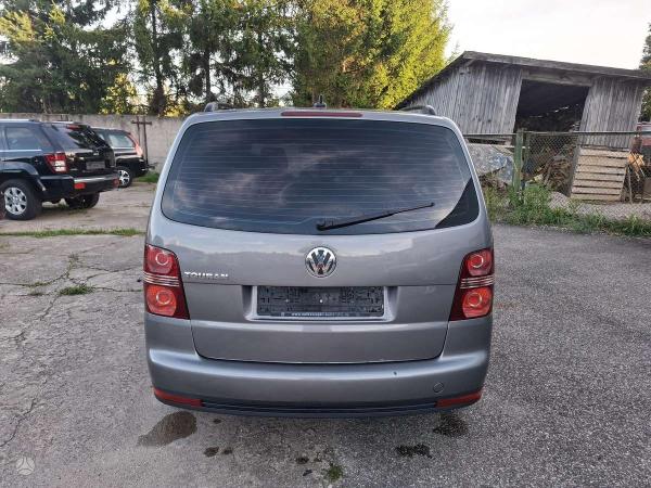 Pelēks Volkswagen Touran 2007 Utena, ar dzinēja tilpumu 1.97 L un nobraukumu 215 tūkst. km par 2900 €, foto 10 vietnē AUTOMOTO.COM.LV