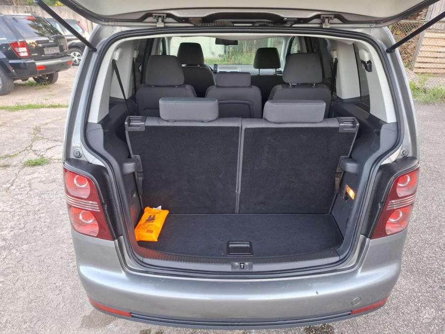 Grey Volkswagen Touran 2007 in Utena, with an engine capacity of 1.97 L and mileage of 215 thousand km for 2900 €, photo 12 on AUTOMOTO.COM.LV