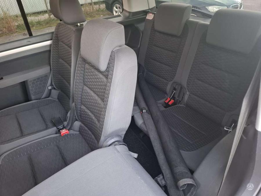 Grey Volkswagen Touran 2007 in Utena, with an engine capacity of 1.97 L and mileage of 215 thousand km for 2900 €, photo 20 on AUTOMOTO.COM.LV