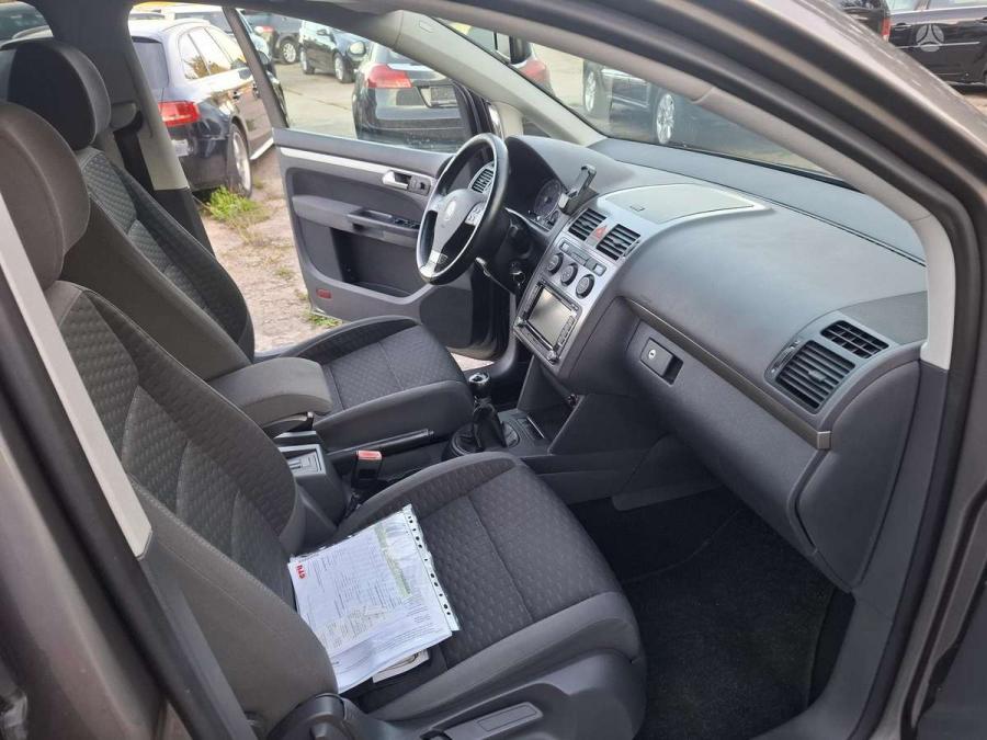 Grey Volkswagen Touran 2007 in Utena, with an engine capacity of 1.97 L and mileage of 215 thousand km for 2900 €, photo 21 on AUTOMOTO.COM.LV